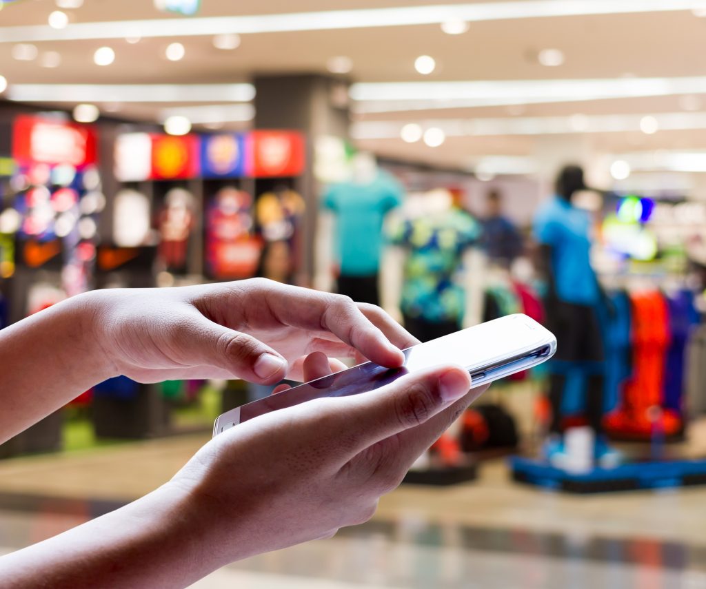 Compras por smartphones e aplicativos móveis caem no gosto do ...